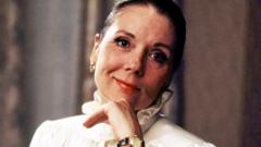Dame Diana Rigg: A career in pictures - BBC News