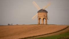 Sails to return to historic Warwickshire windmill under plans - BBC News