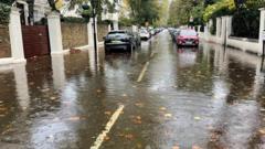 Flooding in London: Heavy rain causes travel disruption - BBC News