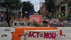 Manchester adopts plan to halve CO2 emissions by 2025 - BBC News