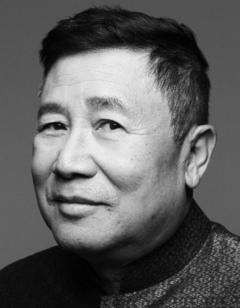 Photographer Rankin reflects on his career and charity work - BBC News