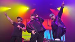 Color Me Badd singer arrested after 'pushing bandmate' - BBC News