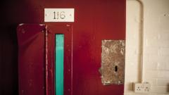 Blundeston Prison: Inside Reggie Kray's old prison cell - BBC News