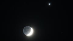 Venus spotted next to crescent moon in spectacular display - BBC Newsround