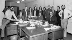 Radio Clyde: Marking 50 years of Glasgow voices on the radio - BBC News