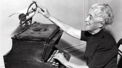 How did the qwerty keyboard become so popular? - BBC News