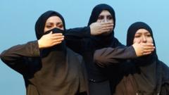 Queens of Syria gives modern twist to ancient tale - BBC News