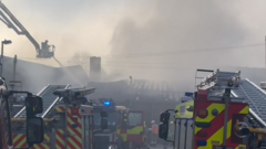 Fire crews battle major factory blaze in Stourbridge - BBC News