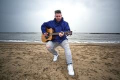 Can the Happy Club help save Jaywick Sands? - BBC News