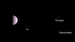 Juno probe returns first in-orbit Jupiter photo - BBC News