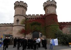 Prison staff protest over 'unprecedented' inmate violence - BBC News
