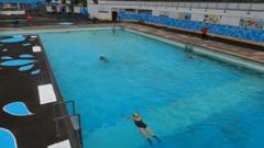 Lido on schedule for autumn reopening - BBC News