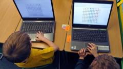 School technology struggles to make an impact - BBC News