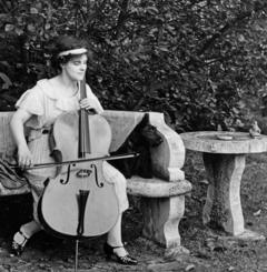 The cello and the nightingale - BBC News