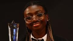 Young science writer award goes national - BBC News