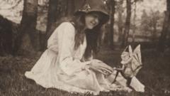 Friend believed Cottingley Fairies hoax photos were real - BBC News