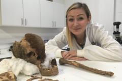 Northumberland Bronze Age skeleton: Whose bones are these? - BBC News