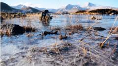 Your Pictures: Frozen Scotland - BBC News