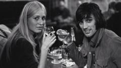 In Pictures: Remembering George Best ten years after his death - BBC News