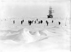 Stark images of Shackleton's struggle - BBC News