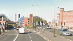 Leicester: Motorcyclist dies after lamp-post crash - BBC News