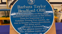Plaque unveiled in Leeds for author Barbara Taylor Bradford - BBC News