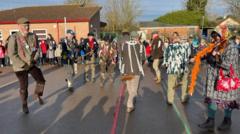 Children 'amazed' by Molly dance tradition in Cambridgeshire - BBC News