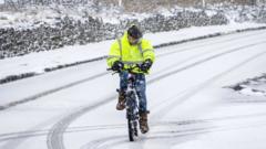 Ice warning after snow and flooding affects the UK - BBC News