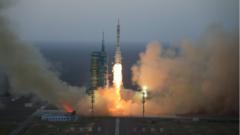 Chinese astronaut puzzled by 'knocking sound' in space - BBC News