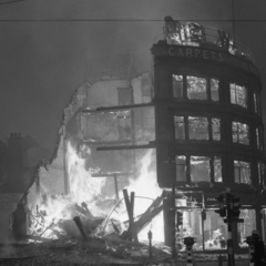 Manchester's devastating Christmas Blitz - BBC News