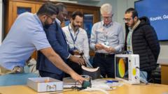 Hull Royal Infirmary to offer 'revolutionary' spinal surgery - BBC News