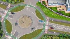 Hemel Hempstead 'Dutch-style' roundabout gets under way - BBC News