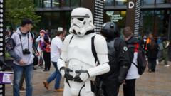 Q-Con: Belfast convention attracts thousands of 'geeks and nerds' - BBC ...
