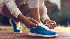 Mystery of why shoelaces come undone unravelled by science - BBC News
