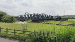 Sutton Weaver bridge closure “unacceptable” - MP - BBC News