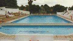 'Ipswich lido plan will unravel' if work does not start soon - BBC News