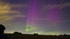 Northern Lights: Spectacular display across Yorkshire - BBC News