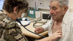 Rare 'healthy' smokers' lungs explained - BBC News