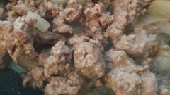 Sainsbury's defends vac-pack mince after complaints - BBC News