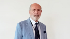 Leicestershire County Council boss John Sinnott to retire - BBC News