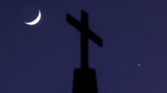 Venus spotted next to crescent moon in spectacular display - BBC Newsround
