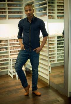 Why don't they make shoes for black ballet dancers? - BBC News