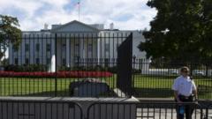 Driver detained after White House 'bomb scare' - BBC News