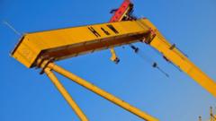 Harland & Wolff chairman Malcolm Groat resigns - BBC News
