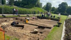 Chichester dig resumes to uncover more Norman castle remains - BBC News