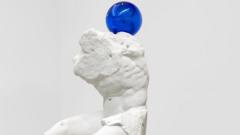 Jeff Koons art on display at Ashmolean Oxford - BBC News