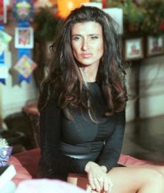 Aimee Lou Wood: Comedians weigh in on Saturday Night Live skit - BBC News