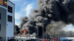 Six in hospital after industrial estate fire in Cumbernauld - BBC News