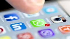 How disconnecting the internet could help our identity - BBC News