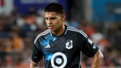 Alejandro Bran: Burton sign Minnesota midfielder on loan - BBC Sport